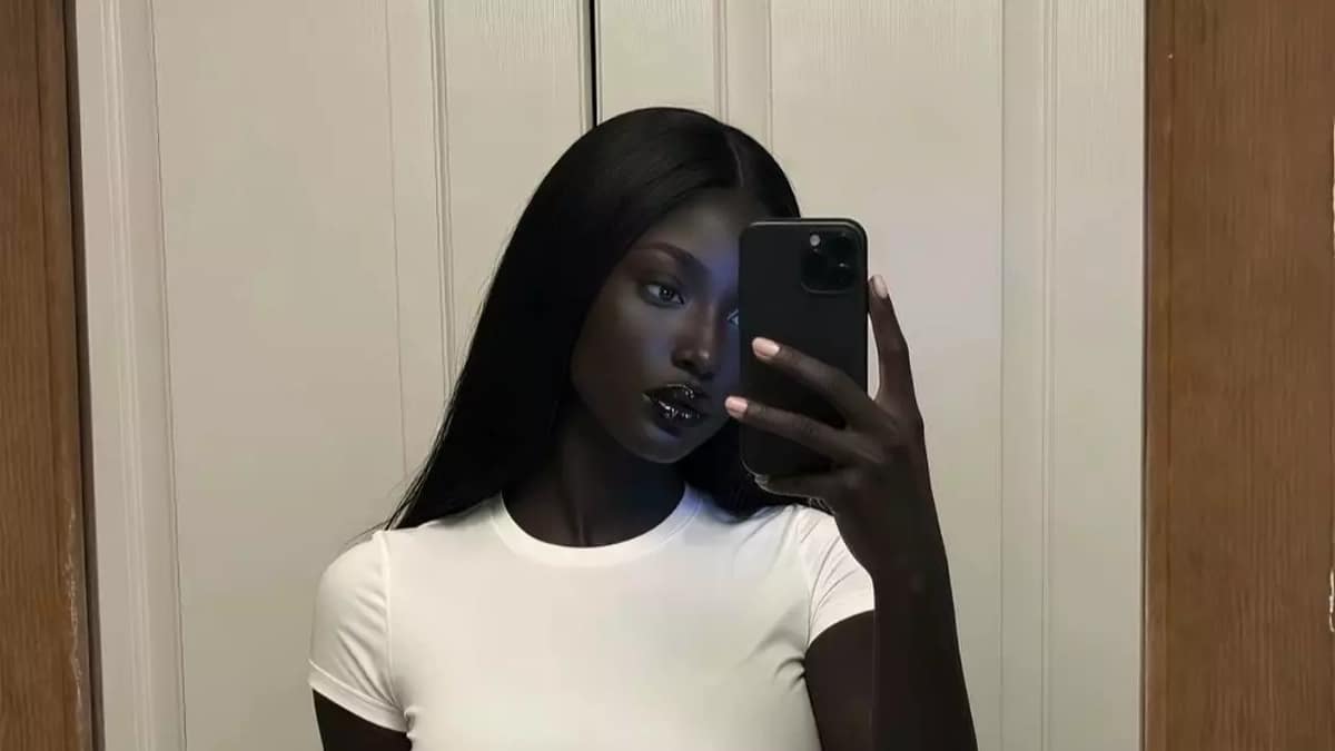 Une influenceuse surnommée « la plus belle fille du monde » cachait un ...