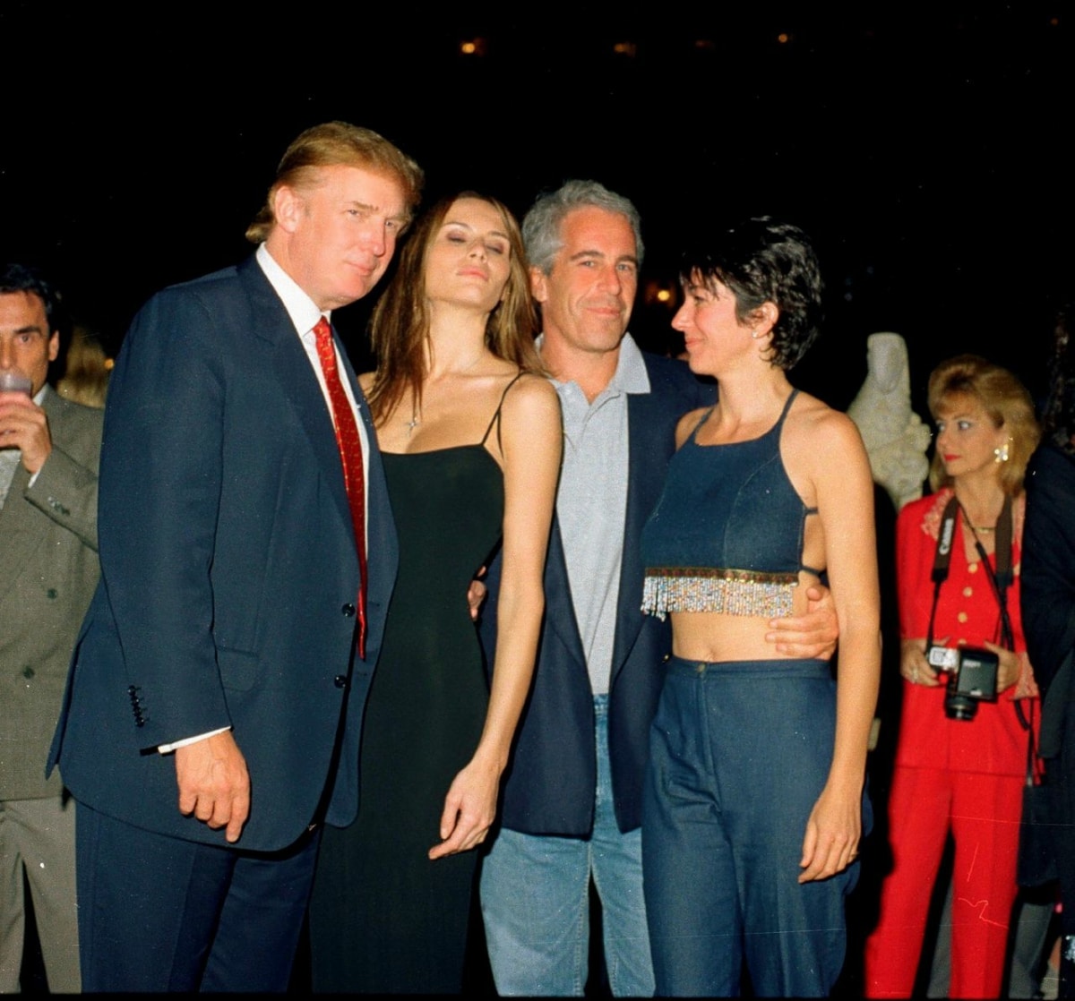Ghislaine Maxwell promet de révéler “la vérité” sur Epstein… sous une ...