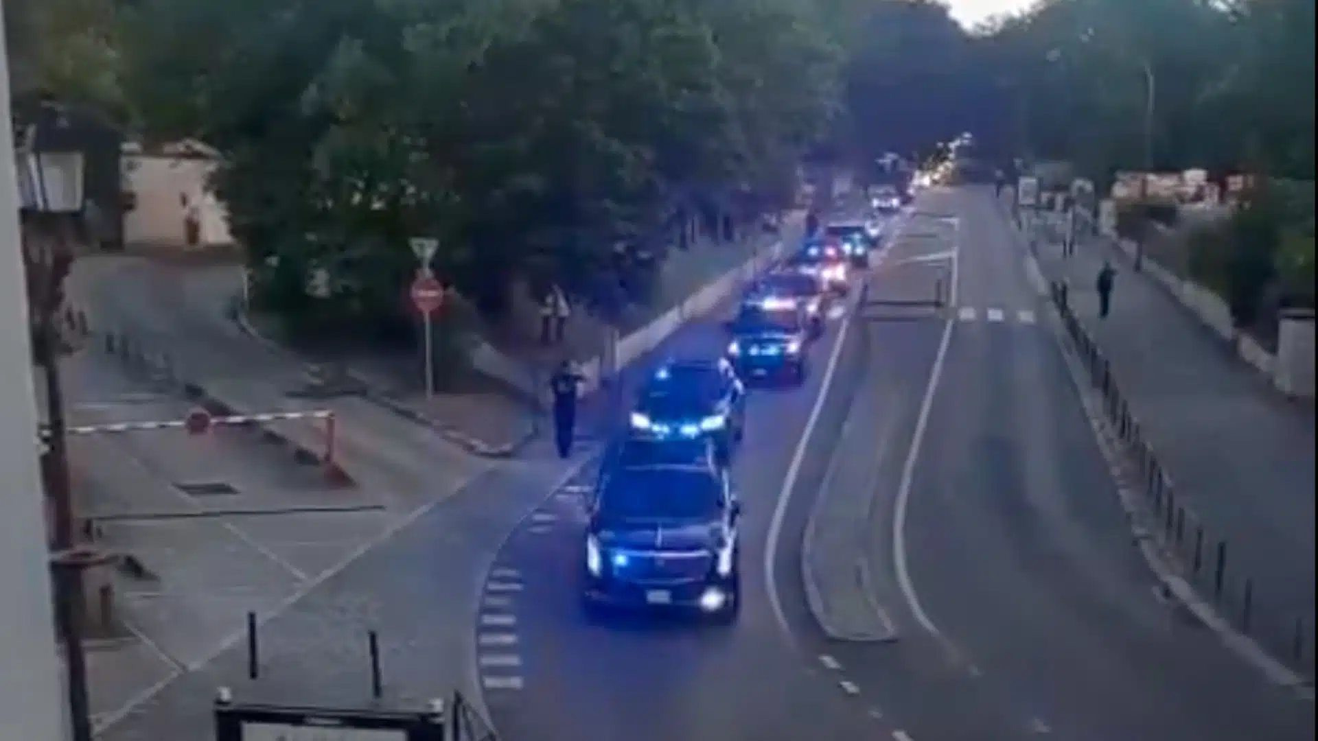 L'impressionnant cortège de Donald Trump pour son dîner au château de ...