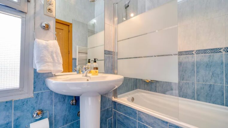 Adieu le receveur de douche classique : ce modèle italien que les ...