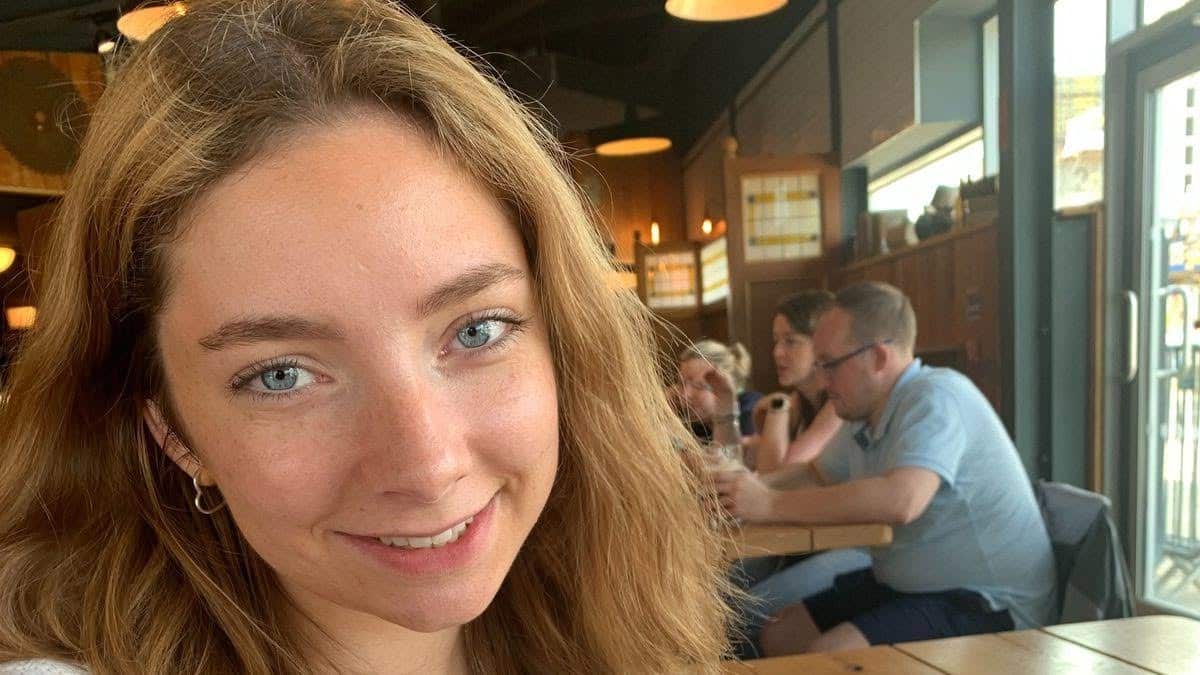 Elle pensait que ses maux de tête venaient du stress des examens… les ...